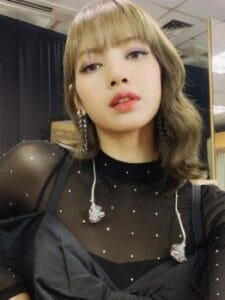 BLACKPINK Lisa Age, Height & Nationality Revealed
